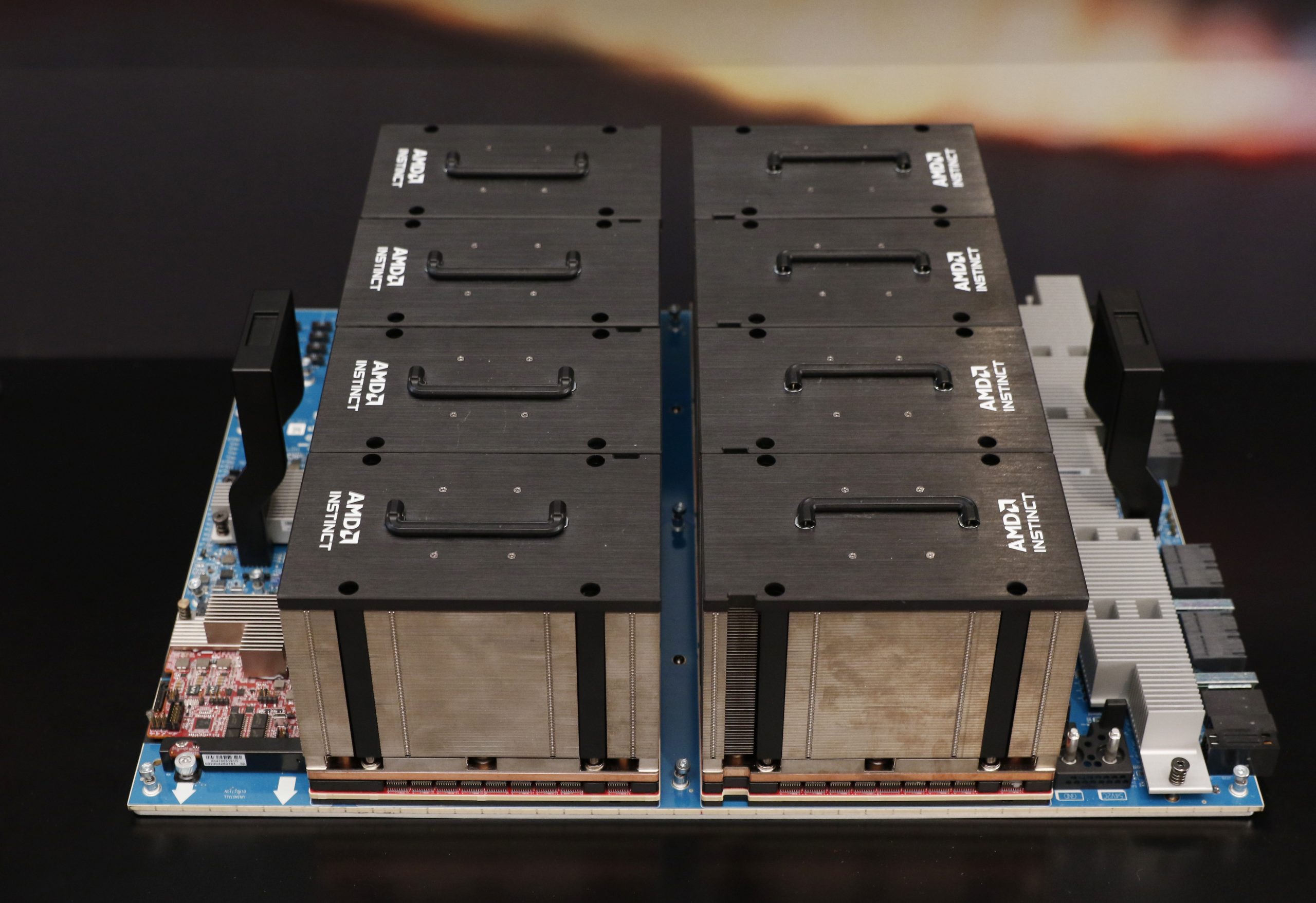 AMD Instinct MI300_03 - NXT